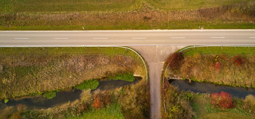 What is a T-junction road sign & What Must You Do? | Veygo