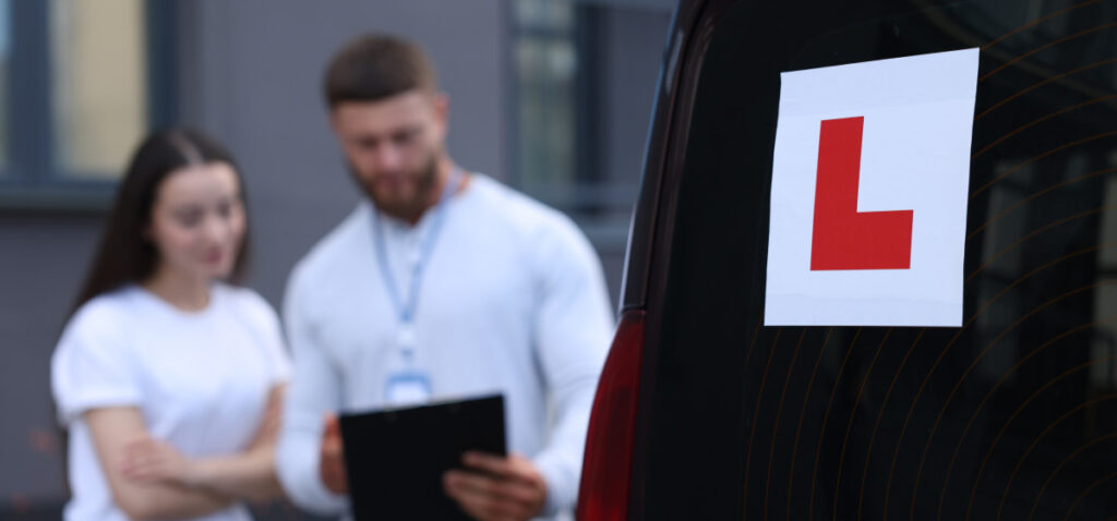 Warning over illegal driving instructors | Veygo